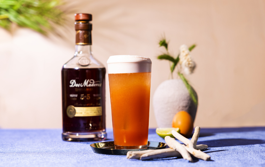 Cóctel Chicago Fizz de ron oscuro | Receta e ingredientes